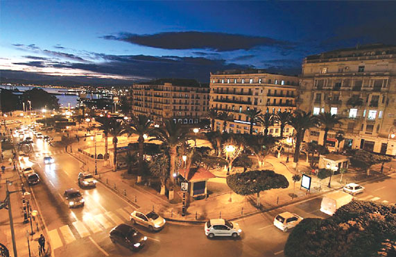 L’été reprend ses droits, Alger renoue avec la vie nocturne | Radio ...