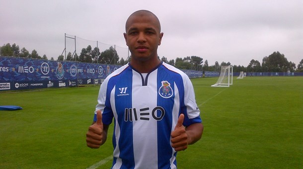 Transfert : Brahimi s'engage pour cinq ans avec le FC Porto | Radio ...