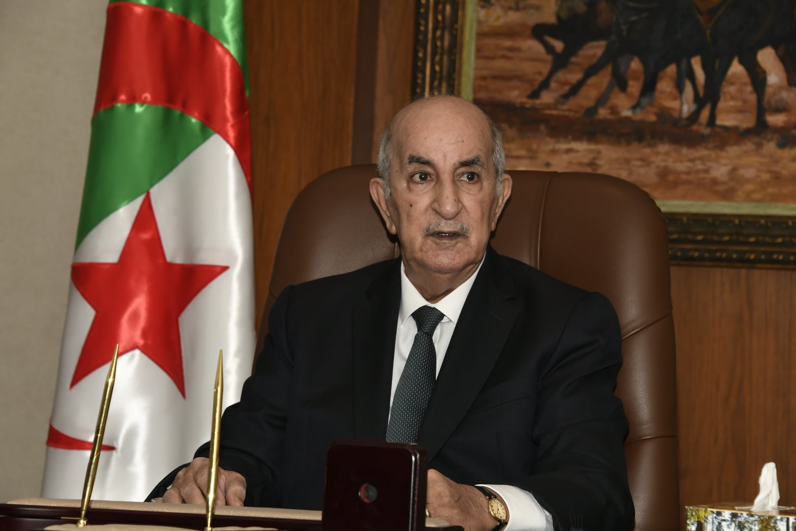 Le Président Tebboune préside une réunion du Conseil des ministres ...