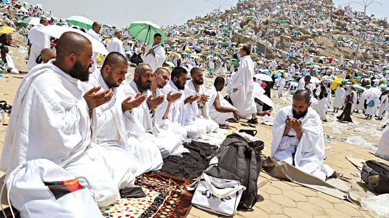 Hadj 2020 : les pèlerins rassemblés pour le rituel sacré du Mont Arafat ...