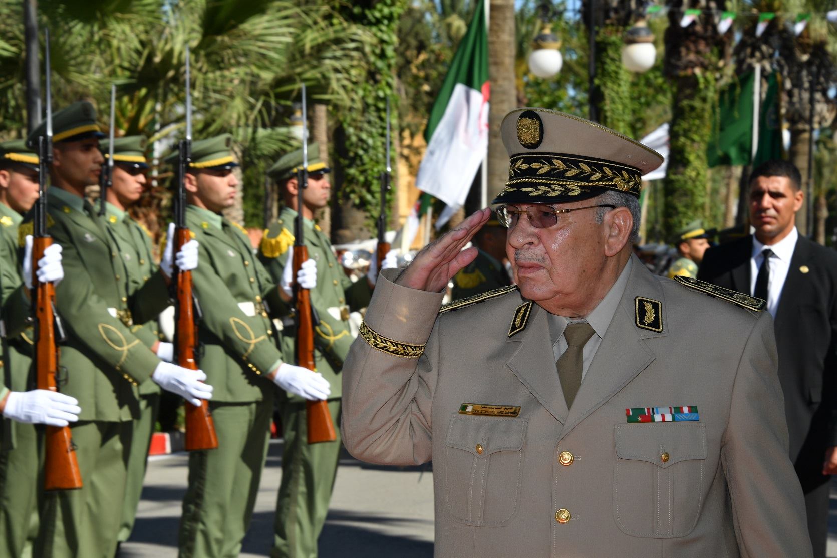 Gaïd Salah réitère l'engagement de l'ANP à mener "amplement" ses ...