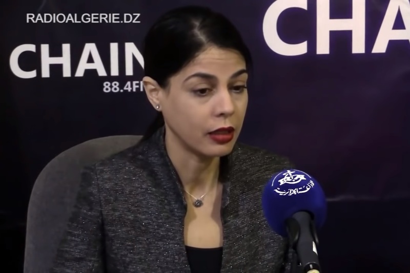 La ministre des TIC, Imane Houda Feraoun, annonce une baisse des coûts ...