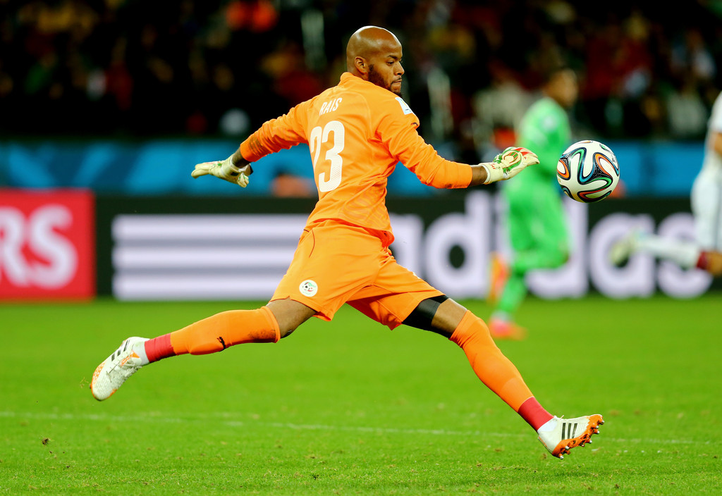 Sondage : M’Bolhi 2e meilleur gardien du mondial | Radio Algérienne