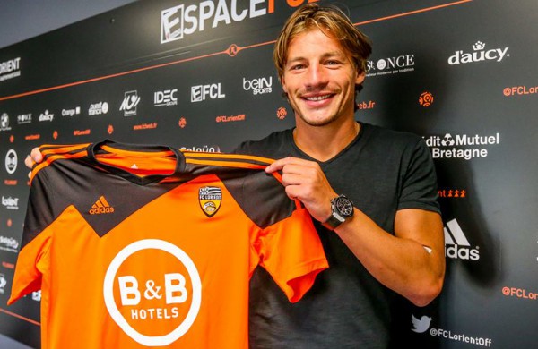 Transfert : Mehdi Mostefa au FC Lorient pour 3 saisons | Radio Algérienne