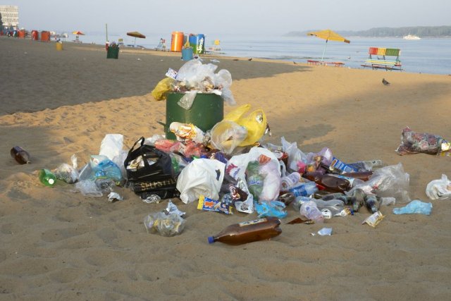 Pollution des plages : l’incivisme des estivants pointé du doigt ...